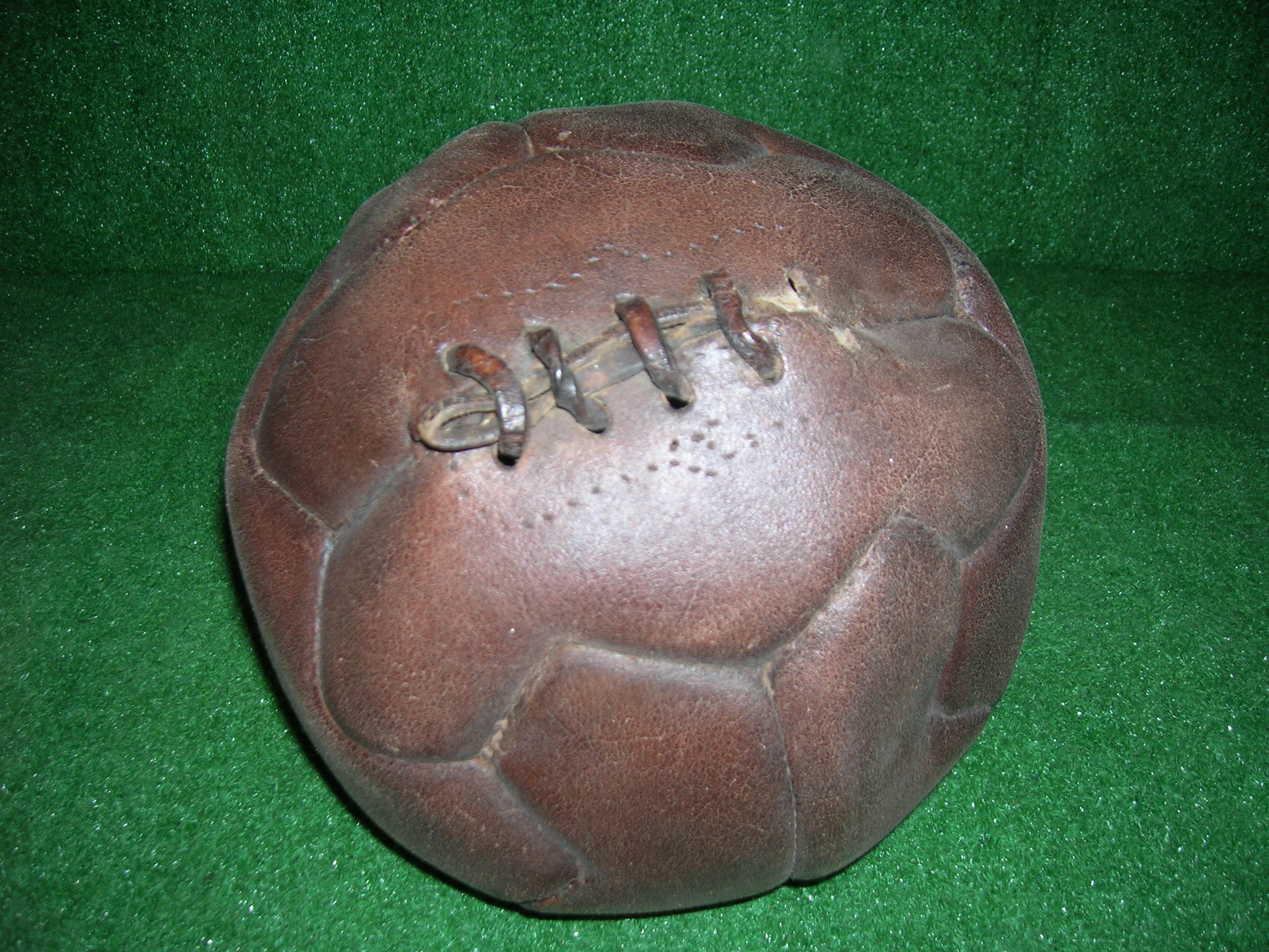 Soccer balls from 1910 - Football Vintage Collecting original from 1896 ...